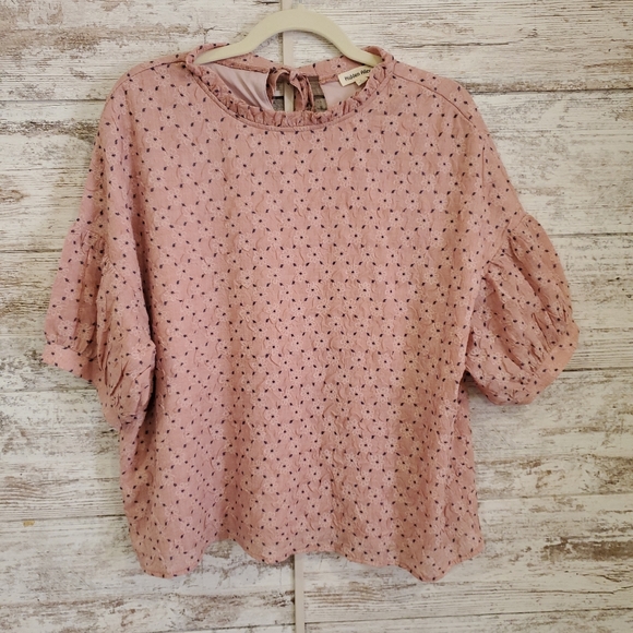 Hidden Alley | Tops | Hidden Alley Pink Short Sleeve Top | Poshmark